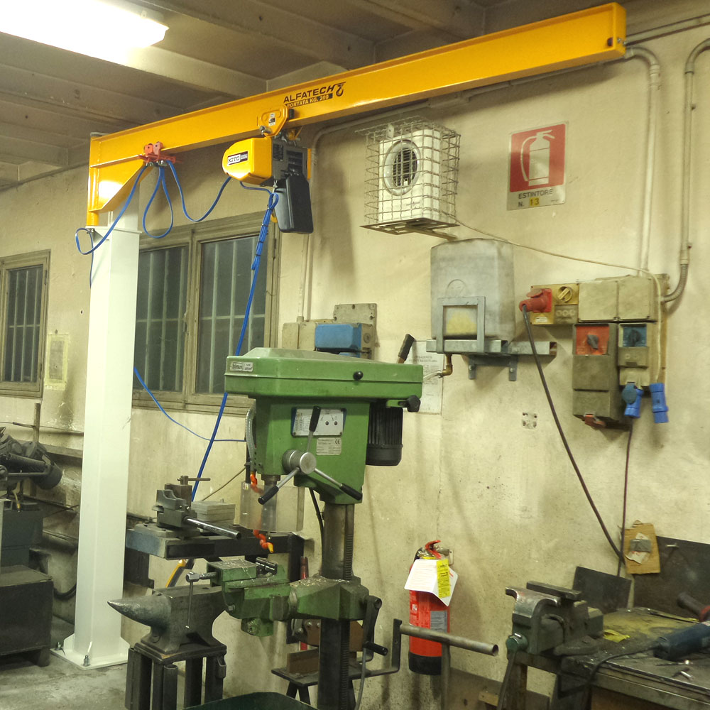 Sollevamento & Appoggio: gru a bandiera a colonna - Alfatech