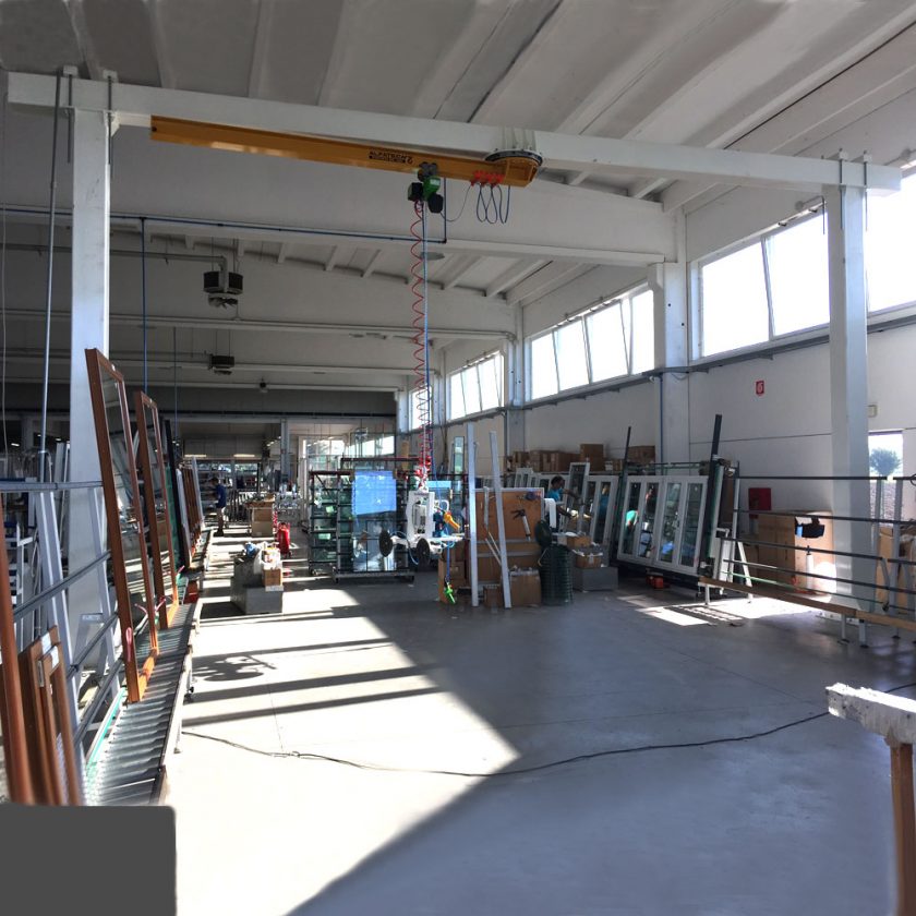 Gru a portale fissa - Alfatech - Specialisti in impianti di ...